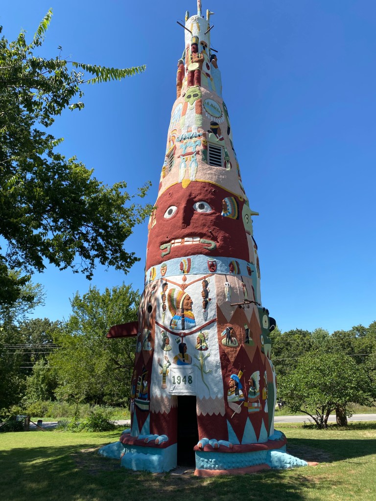 The World's Largest Totem Pole by Ed Galloway - folkartwork