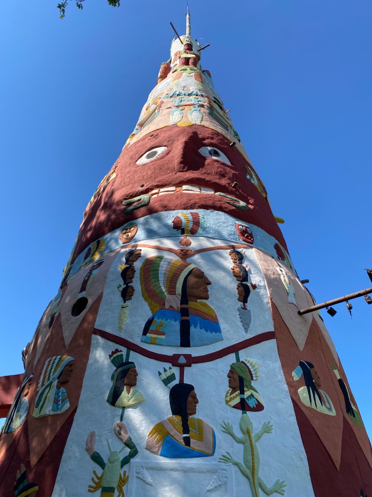 The World's Largest Totem Pole by Ed Galloway - folkartwork